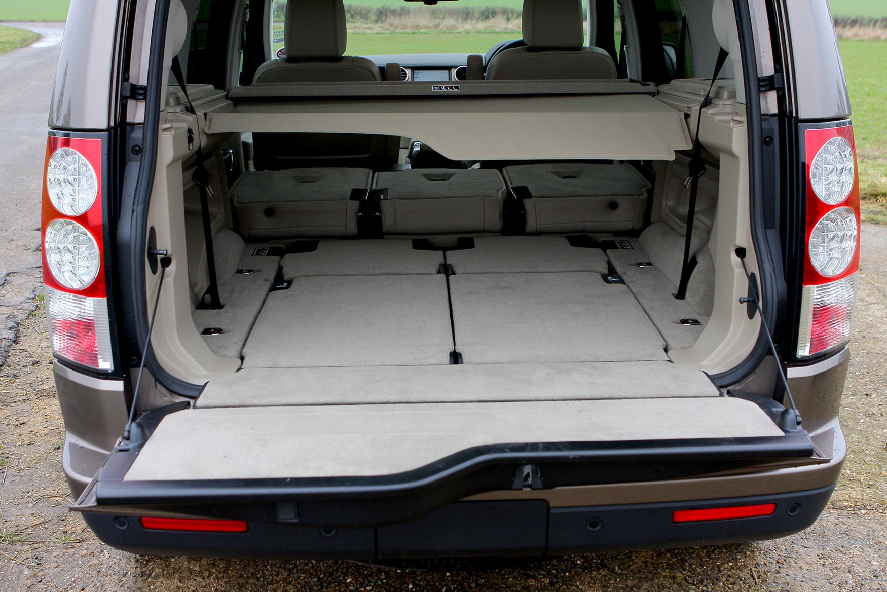 Used Land Rover Discovery Station Wagon (2004 - 2017) boot space ...