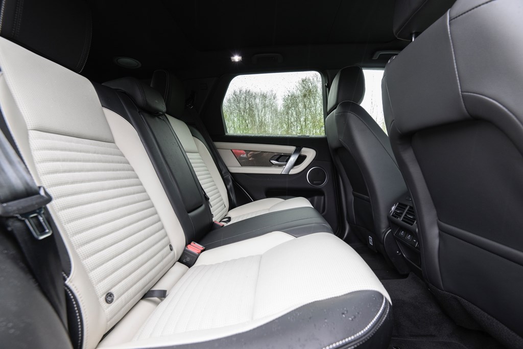 Land Rover Discovery Sport (2026) interior
