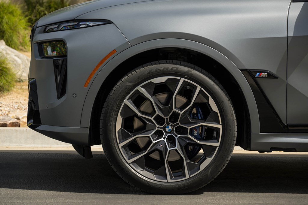 BMW X7 (2025) boot space & practicality