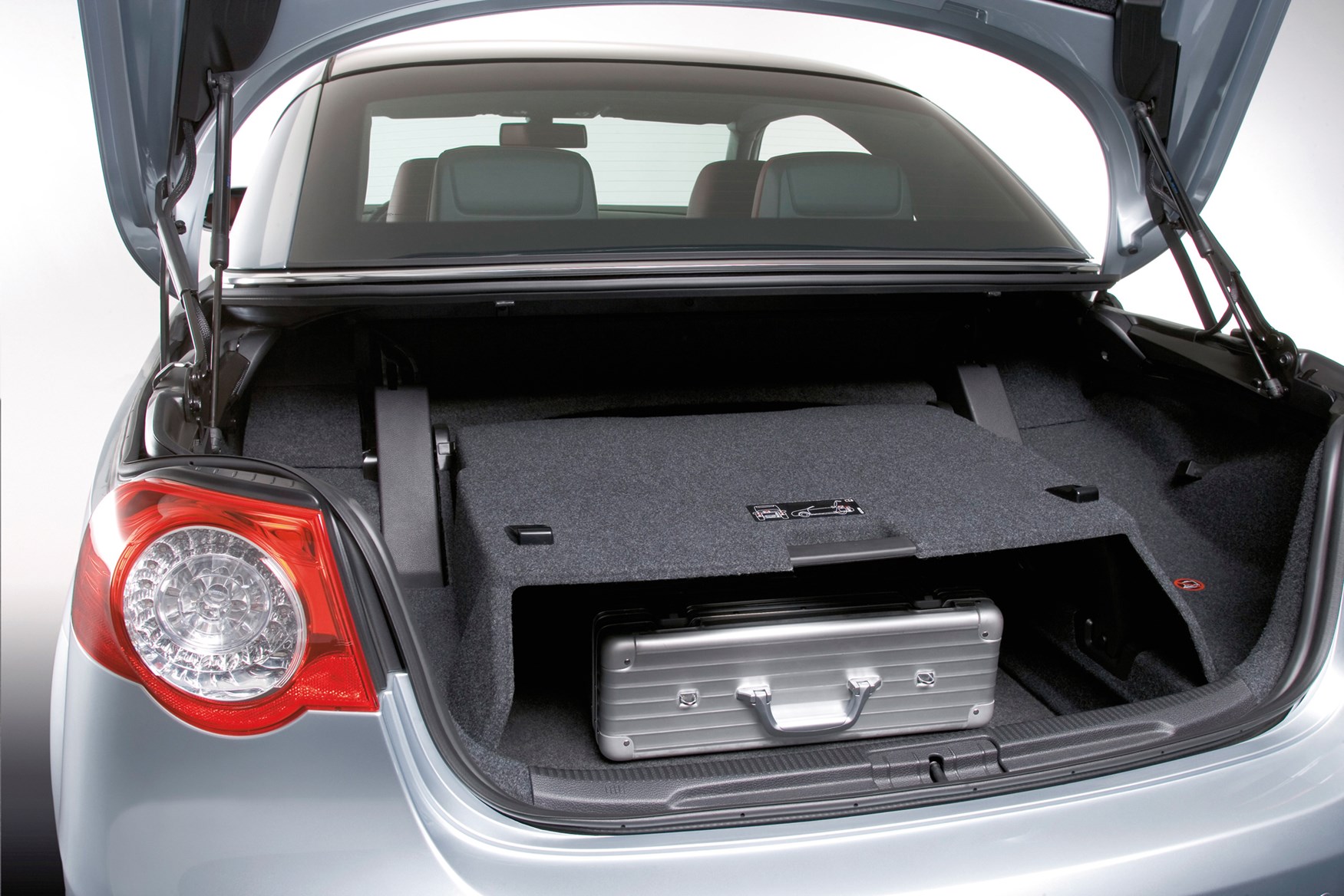 Used Volkswagen Eos Coupe Cabriolet (2006 - 2014) boot space & practicality
