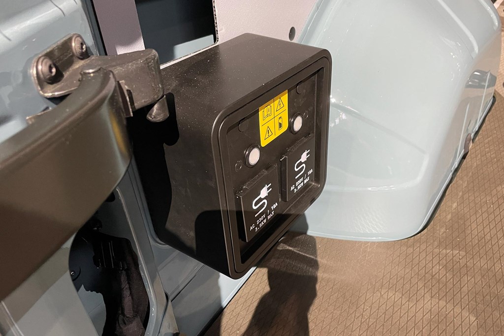 All-new Renault Master - large van goes on sale with sub-£40k electric ...