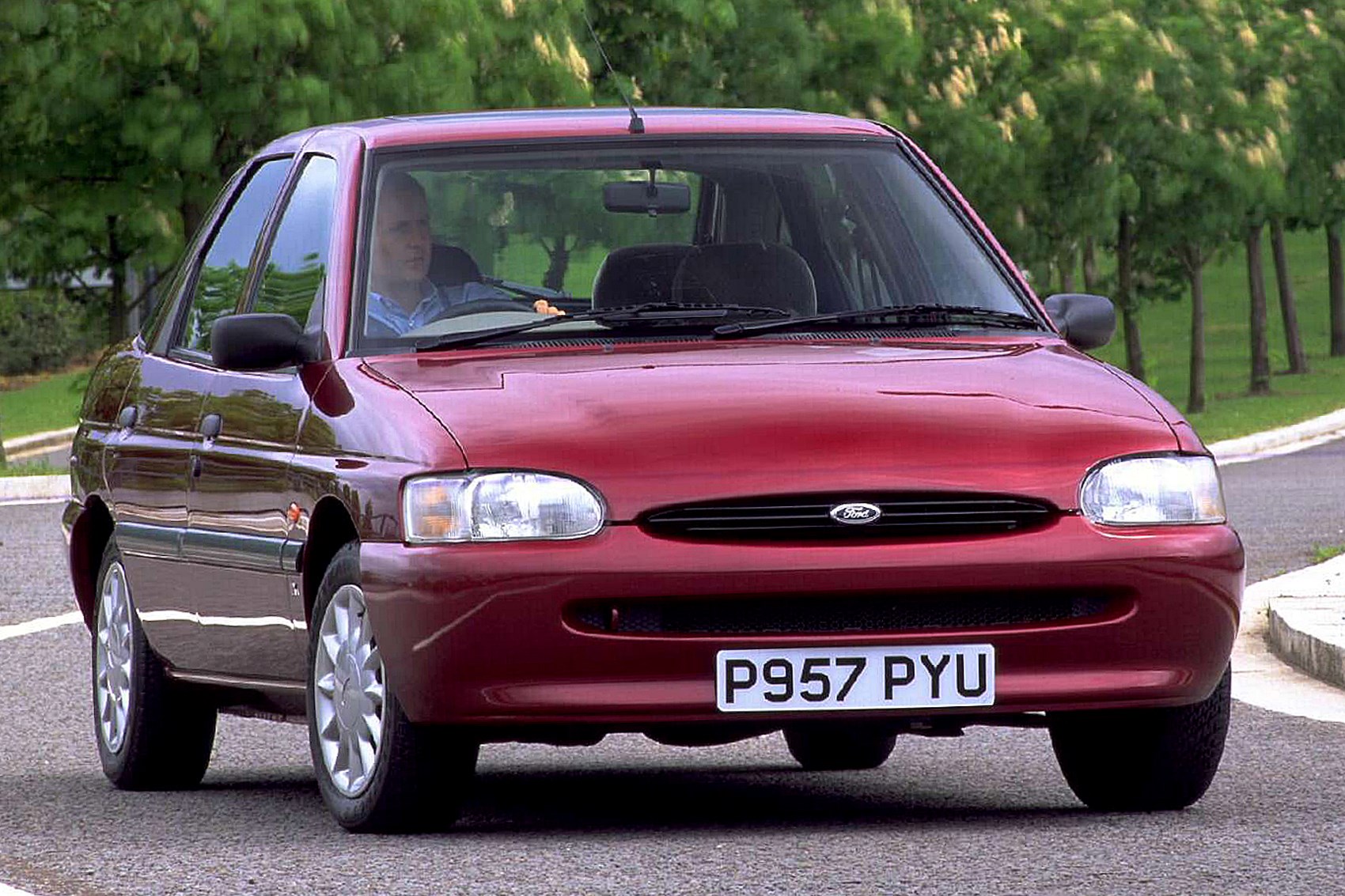 Used Ford Escort Hatchback (1990 - 2001) mpg, costs & reliability