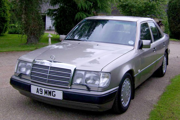 Mercedes-Benz E-Class Saloon LHD (1985 - 1995) specs & dimensions | Parkers