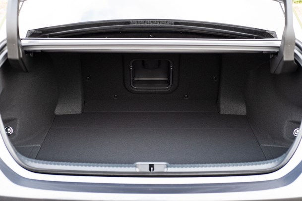 Lexus ES (2024) boot space & practicality