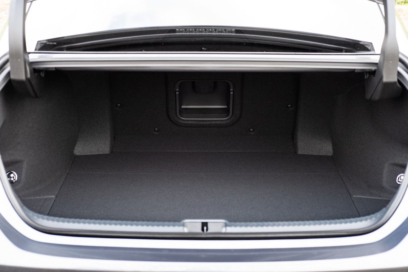 Lexus ES (2024) boot space & practicality
