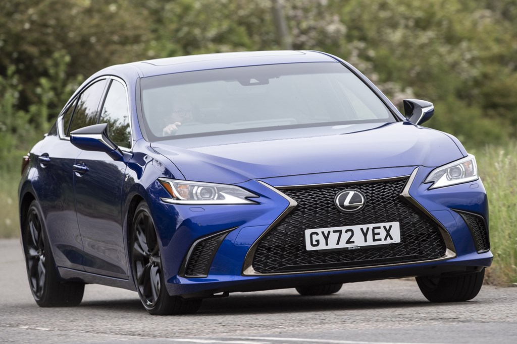 Lexus ES (2025) boot space & practicality