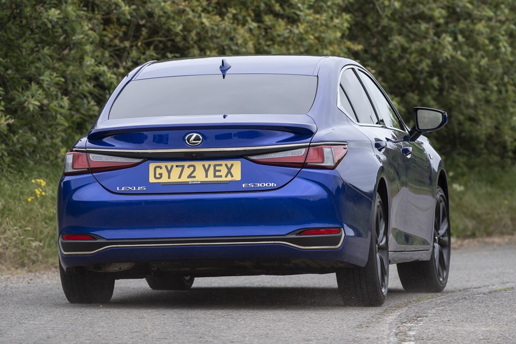 Lexus ES Review (2025)