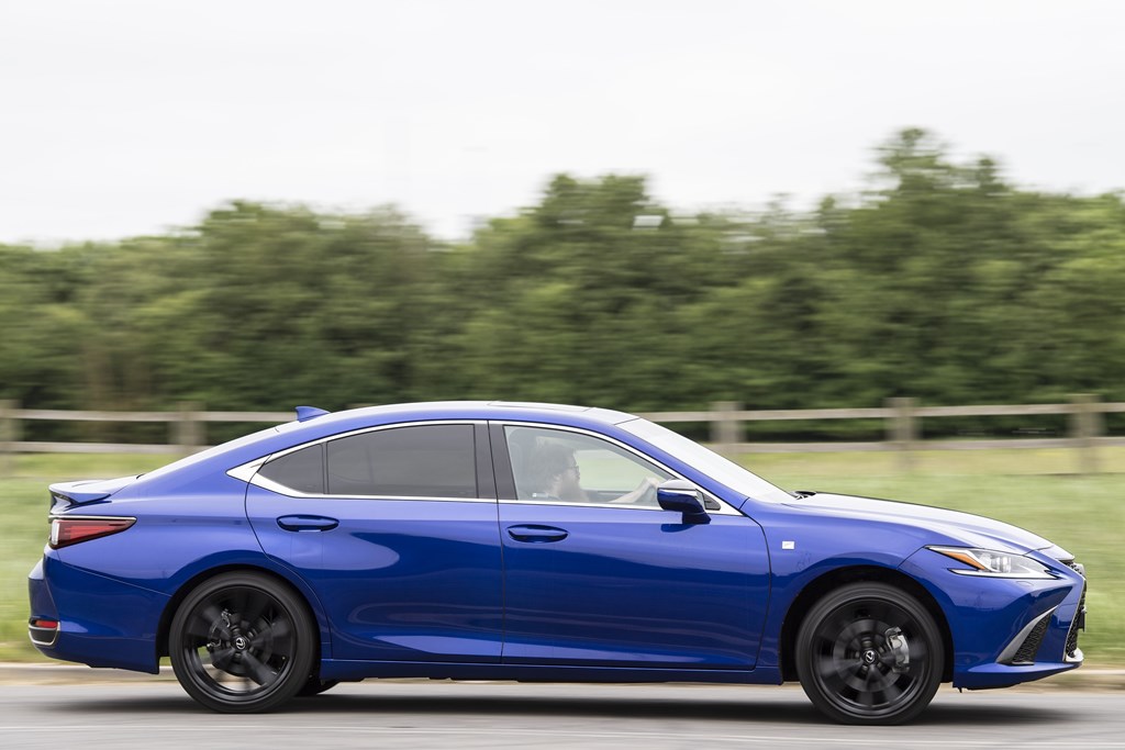 Lexus ES (2025) boot space & practicality