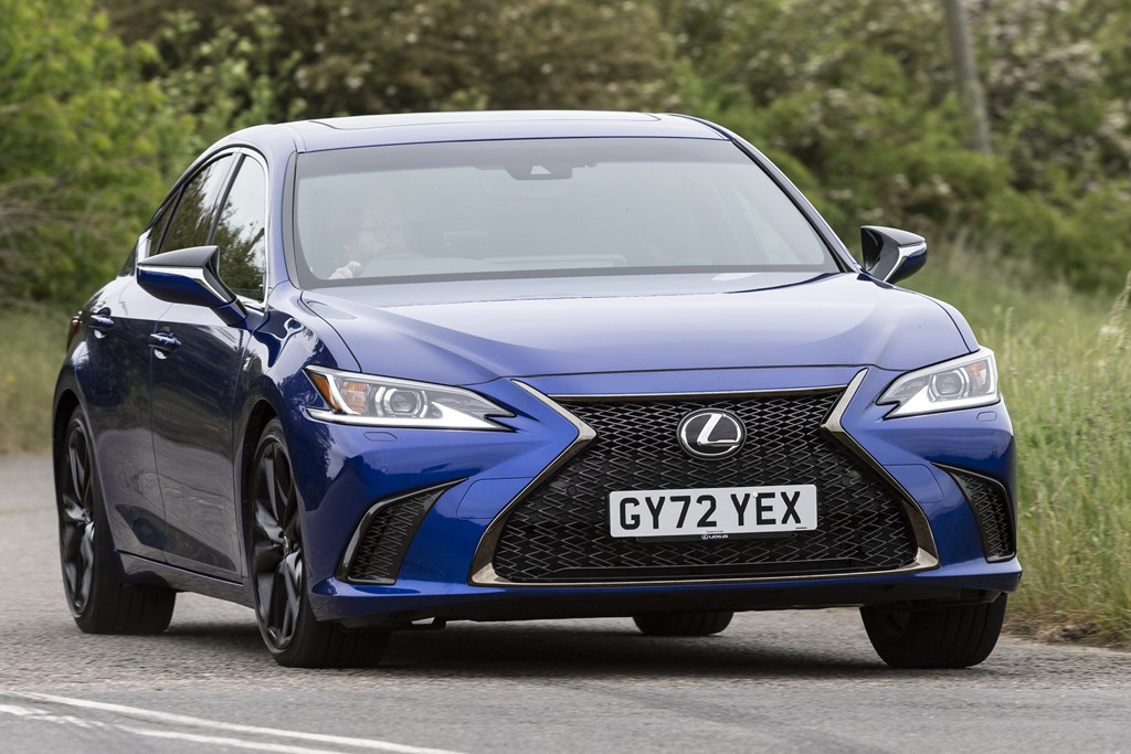Lexus ES Review (2025)