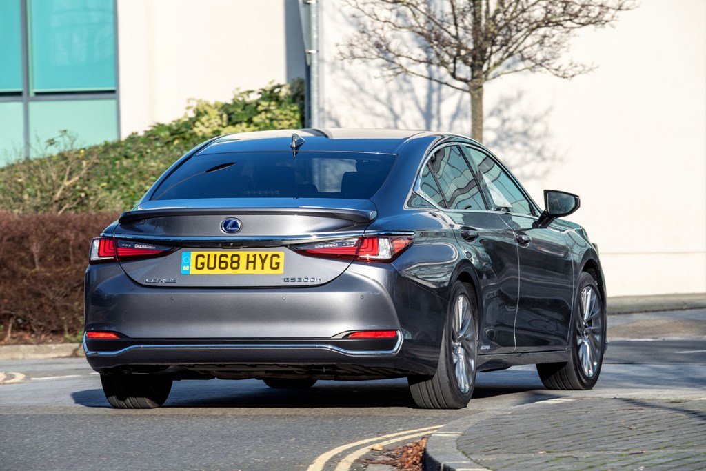 Lexus ES Review (2025)