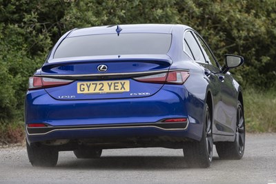 Lexus ES Review (2025)