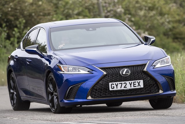 Lexus ES Review (2025)