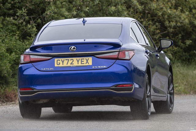 Lexus ES (2026) boot space & practicality