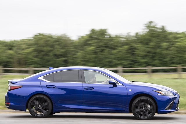 Lexus ES Review (2025)