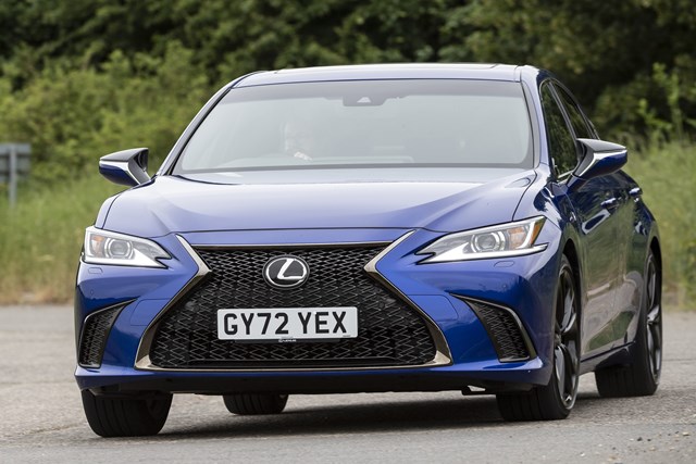 Lexus ES (2025) boot space & practicality