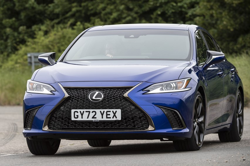 Lexus ES (2025) boot space & practicality