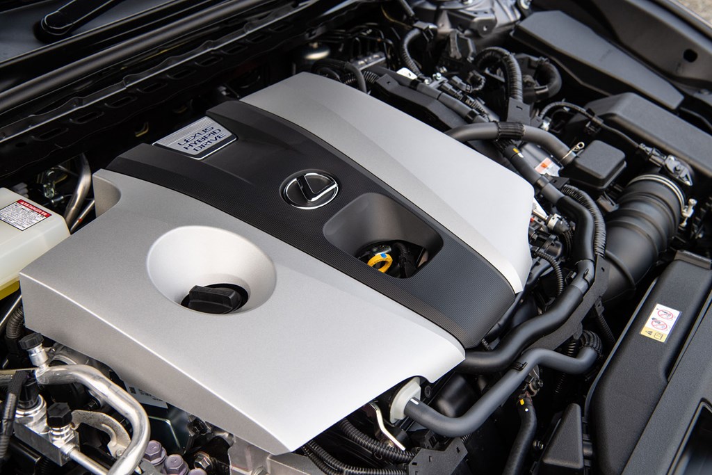 Lexus ES Review (2025)