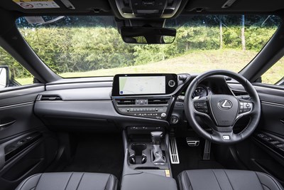 Lexus ES Review (2025)