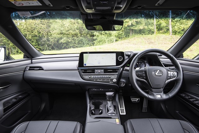 Lexus ES (2025) boot space & practicality