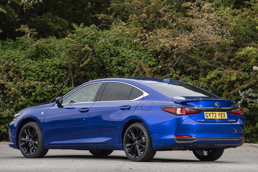 Lexus ES Review (2025)