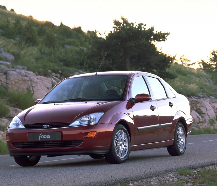 Used Ford Focus Saloon (1998 - 2004) Review