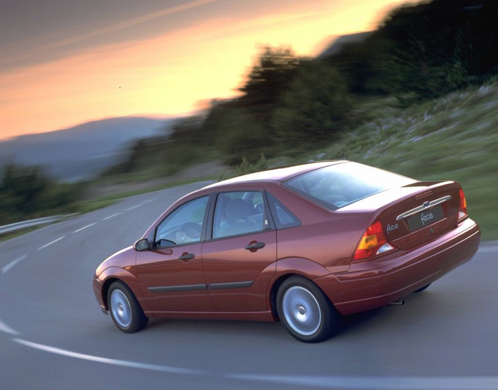 Used Ford Focus Saloon (1998 - 2004) Review