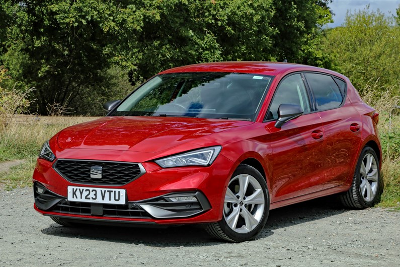 SEAT Leon Hatchback FR Black Edition (2020 - 2026) specs & dimensions ...