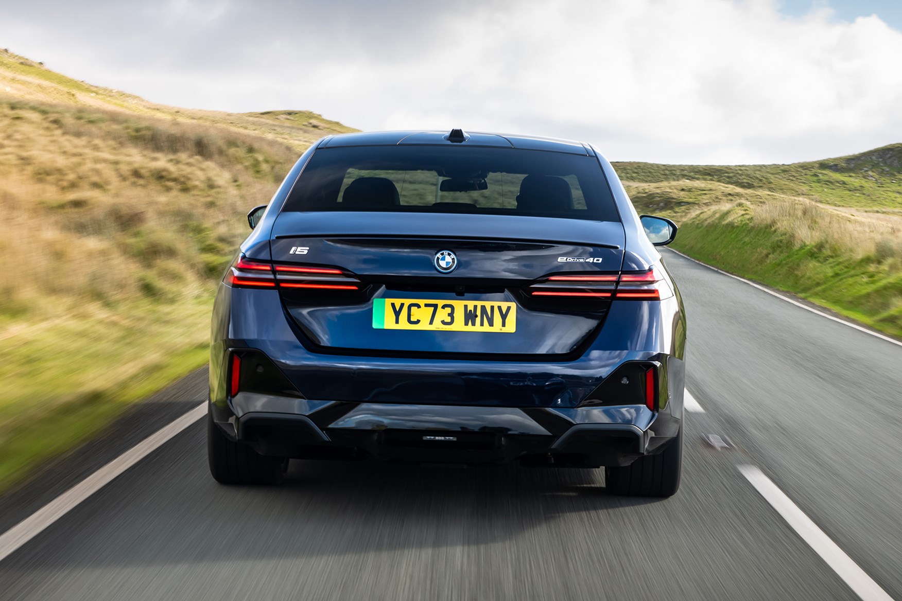 BMW i5 (2025) engines & performance