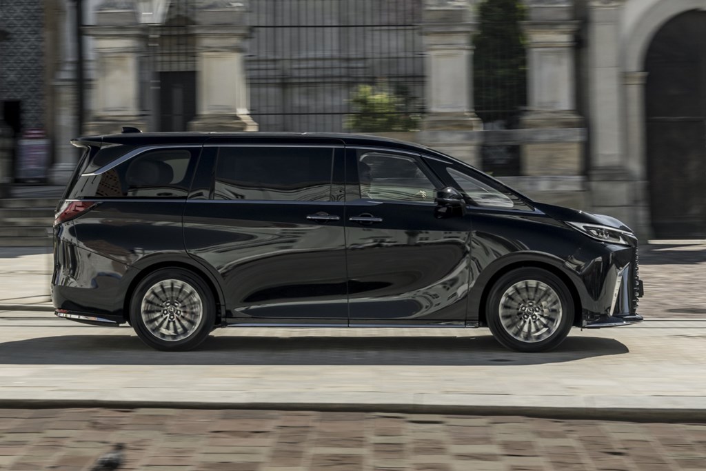 Lexus LM Review (2024)