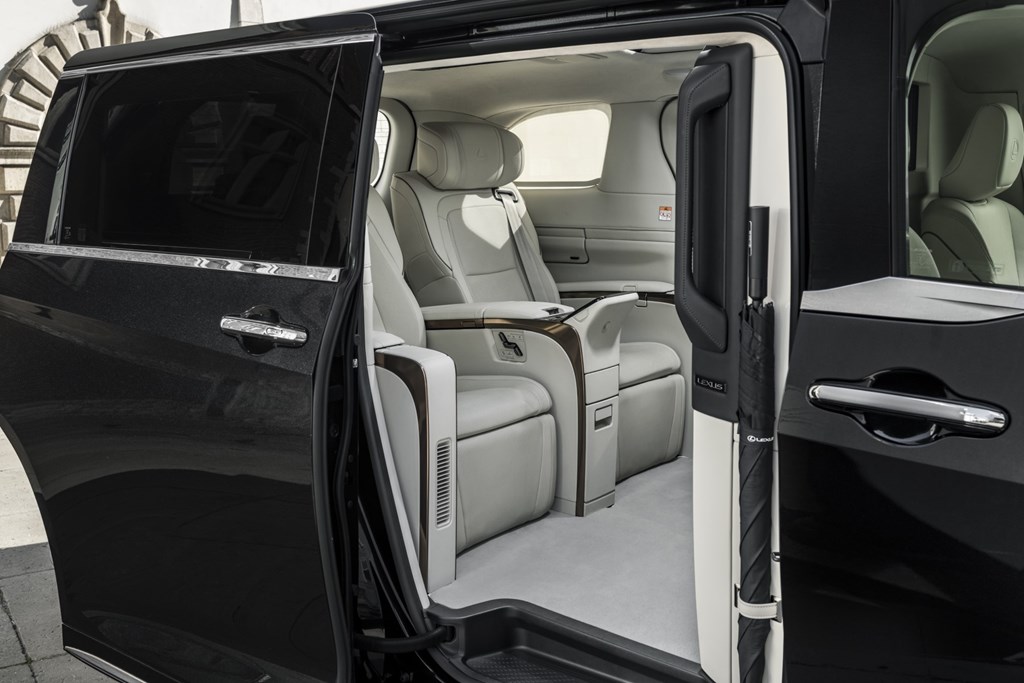 Lexus LM Review (2025)