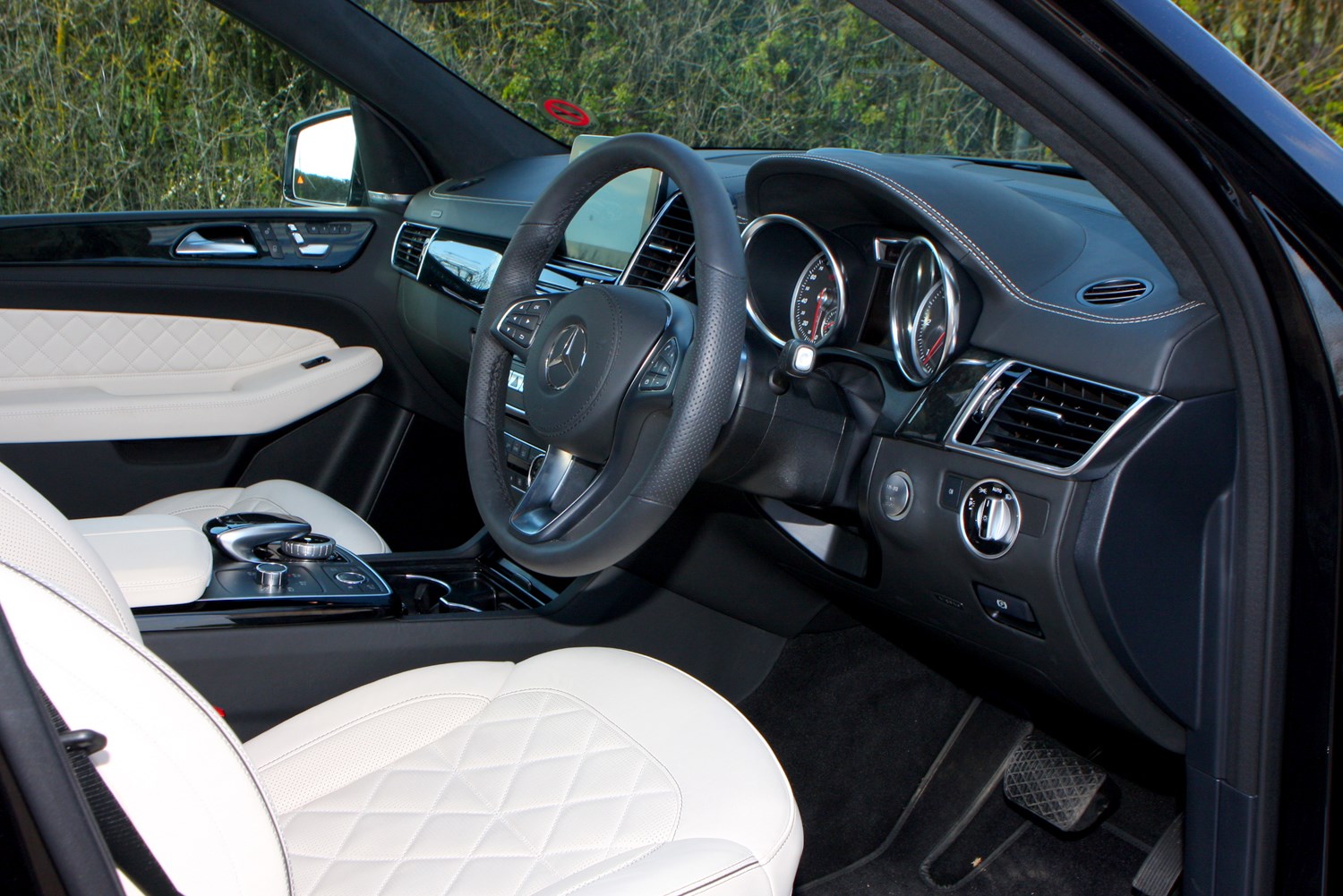 Used Mercedes-Benz GLS-Class SUV (2016 - 2019) interior