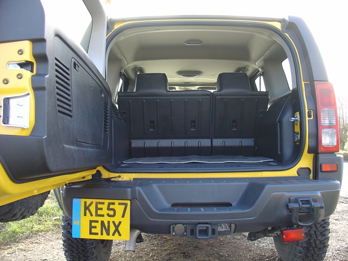 Used Hummer H3 Estate (2007 - 2010) boot space & practicality