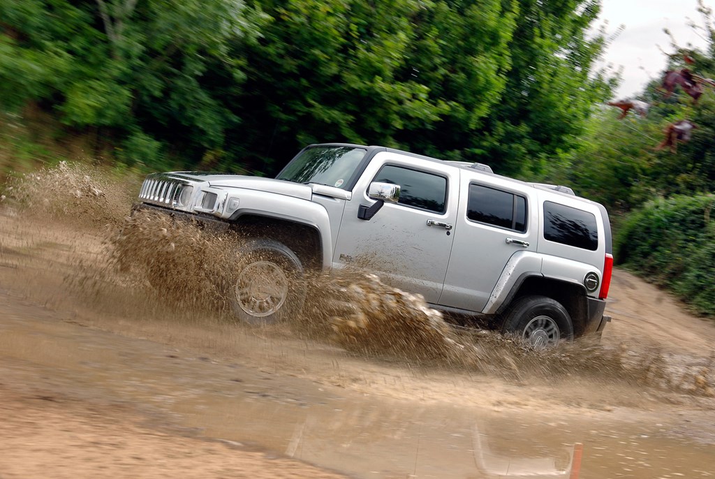 Used Hummer H3 Estate (2007 - 2010) boot space & practicality | Parkers