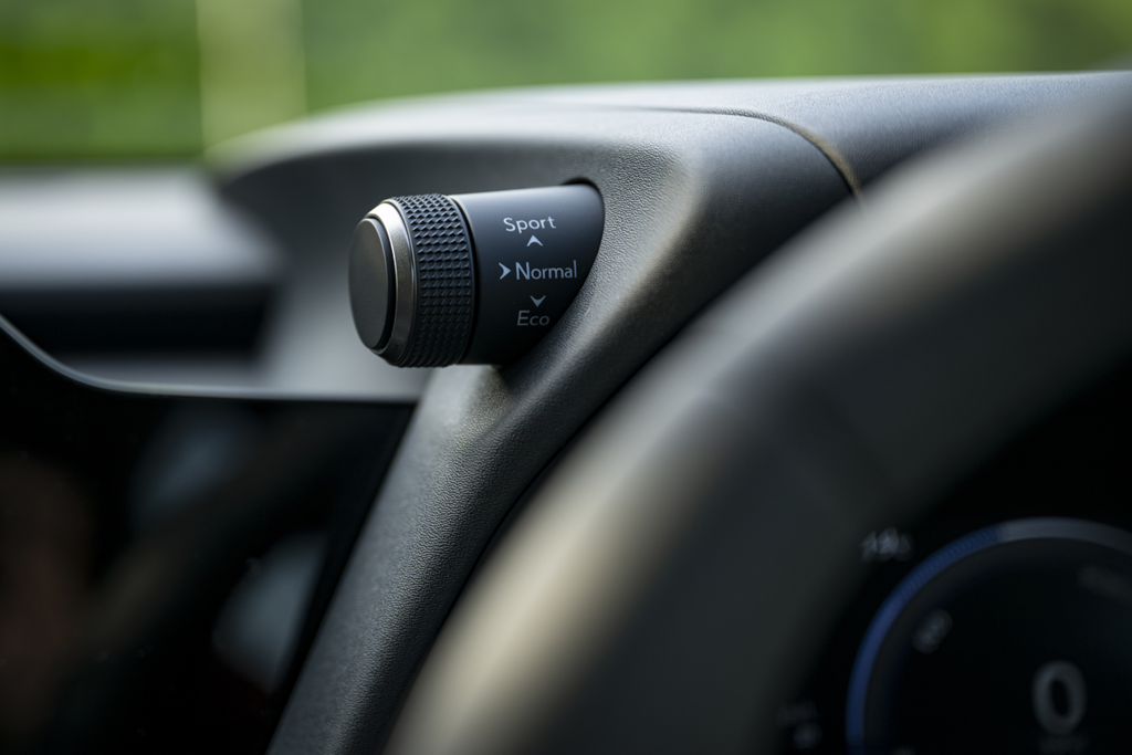 Lexus UX (2026) boot space & practicality