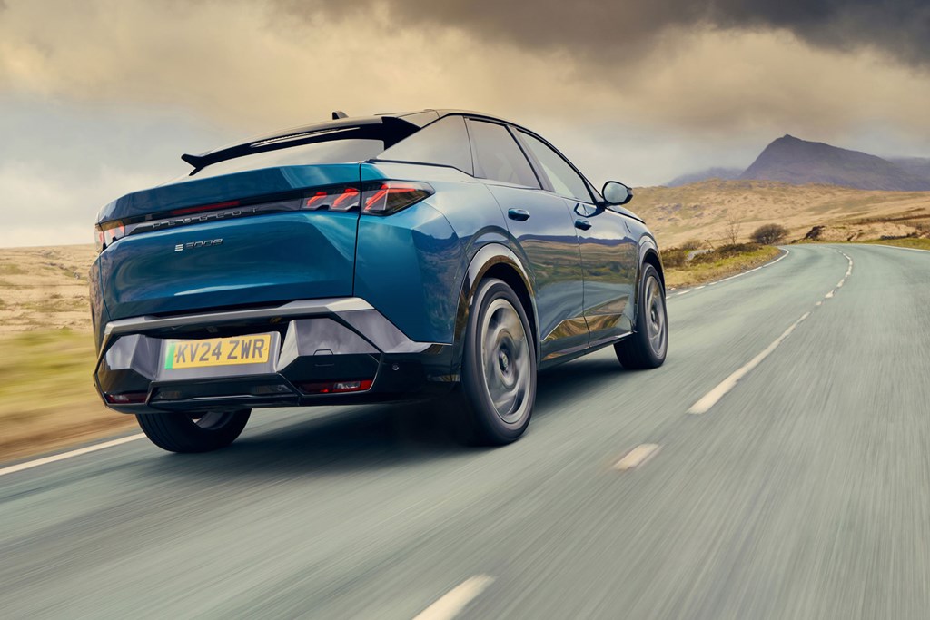 Peugeot e-3008 electric SUV review | Parkers