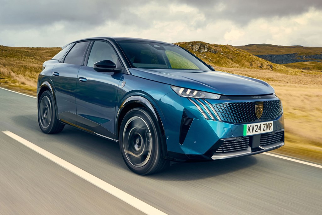 Peugeot e-3008 electric SUV review | Parkers