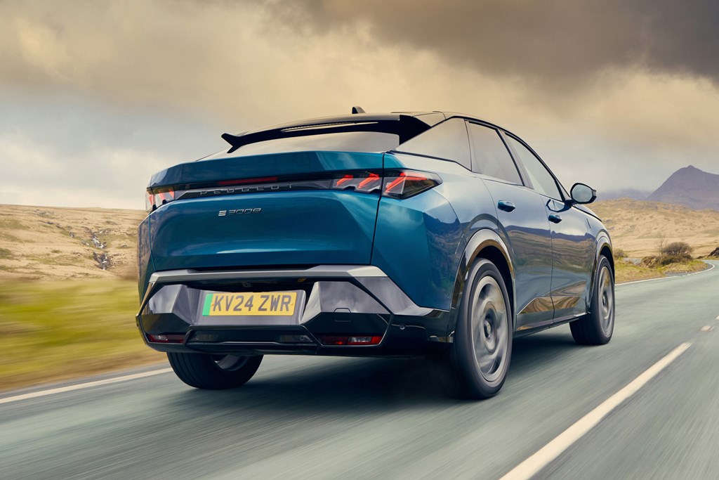 Peugeot e-3008 electric SUV review | Parkers