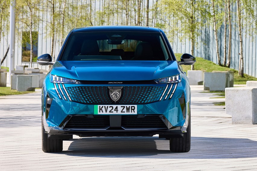 Peugeot e-3008 electric SUV review | Parkers