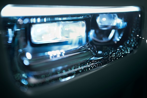 How the headlights on a car can keep you safe in winter