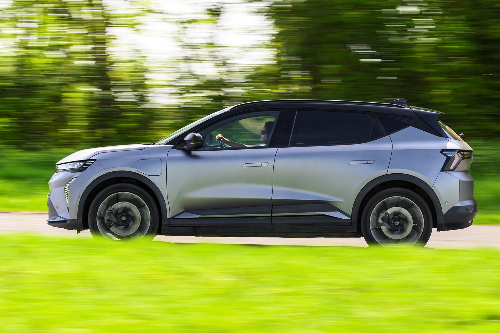 Renault Scenic E-Tech (2025) engines & performance