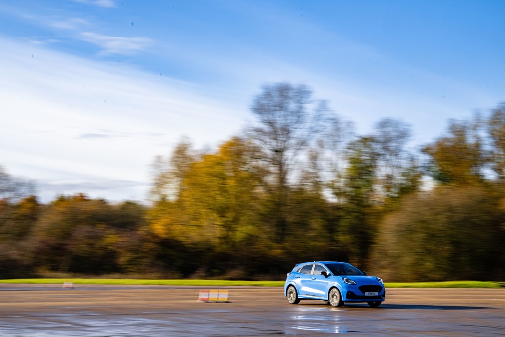 Why your minimum tyre tread depth is important – and why bald tyres are ...