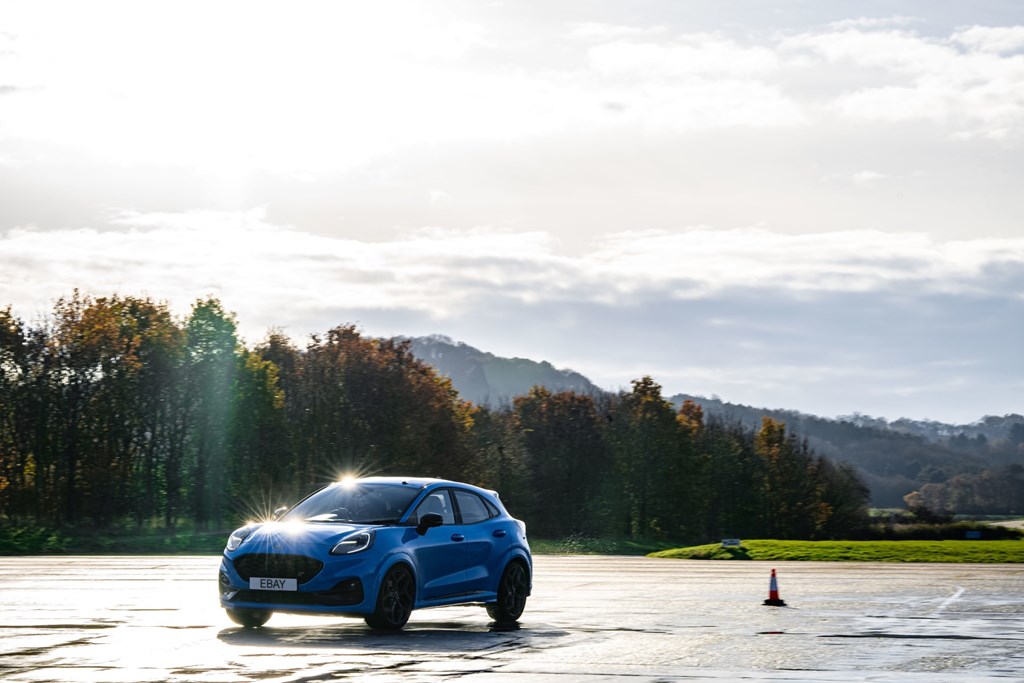 Why your minimum tyre tread depth is important – and why bald tyres are ...