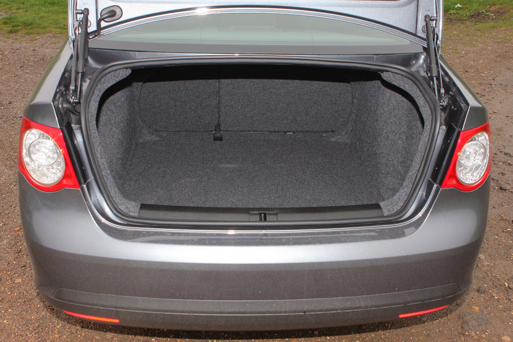 Used Volkswagen Jetta Saloon (2006 - 2010) boot space & practicality