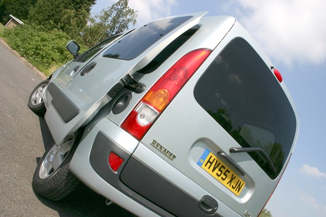 Used Renault Kangoo Estate (1999 - 2008) boot space & practicality ...