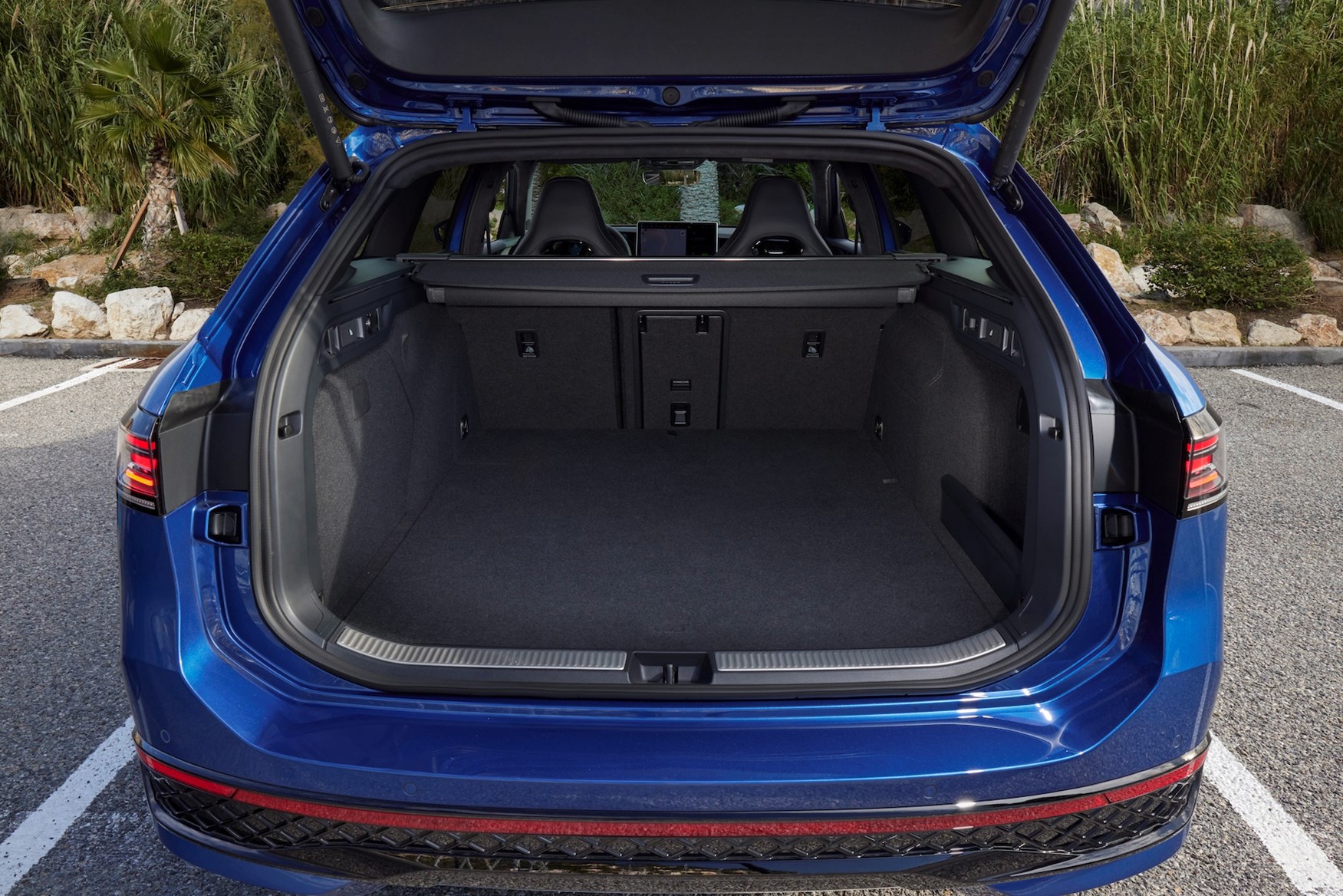 Volkswagen Passat (2025) boot space & practicality