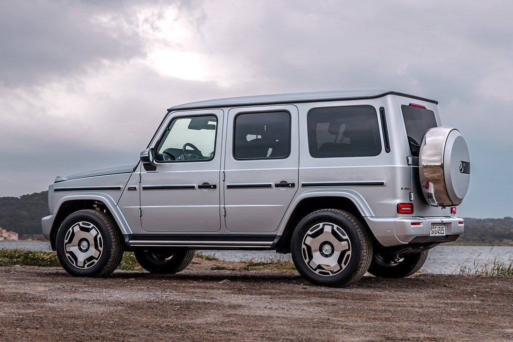 We drive the updated 2024 Mercedes-Benz G-Class. New tech and a ...