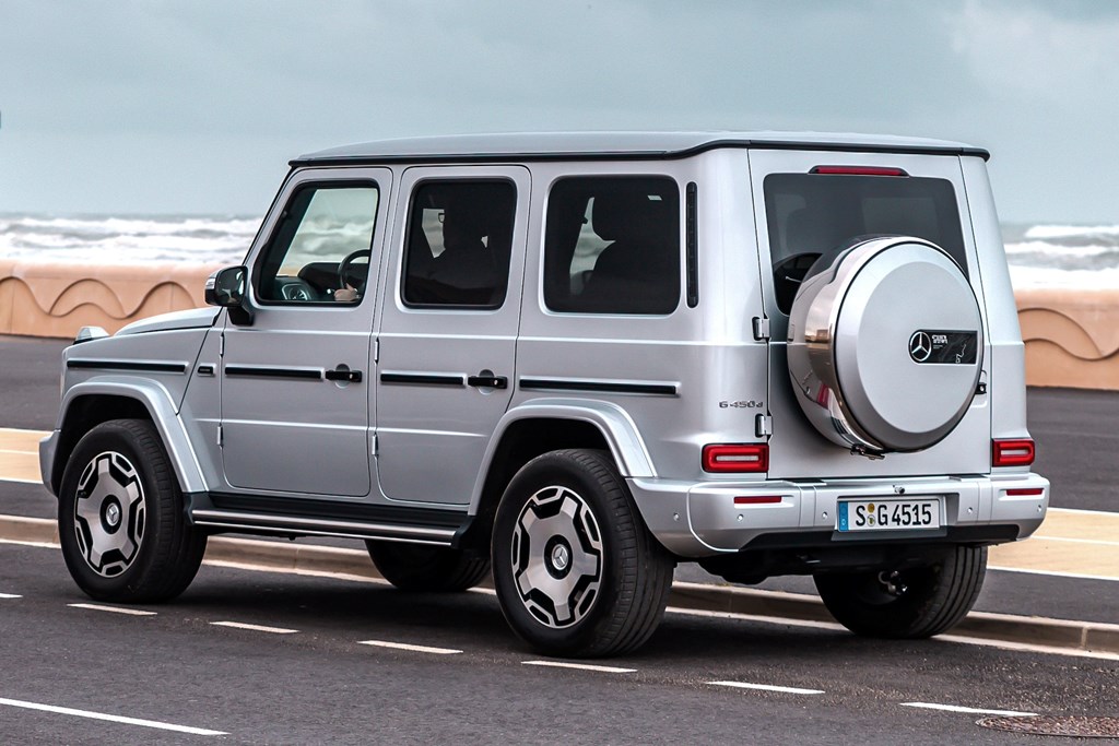 We drive the updated 2024 Mercedes-Benz G-Class. New tech and a ...
