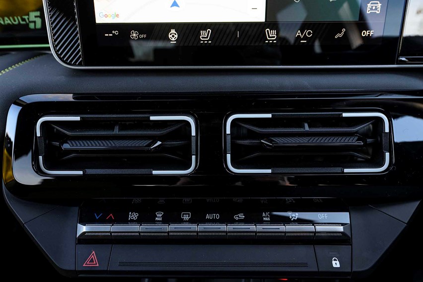 Renault 5 E-Tech (2025) interior