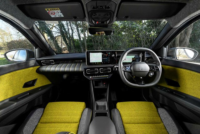 Renault 5 E-Tech (2025) interior