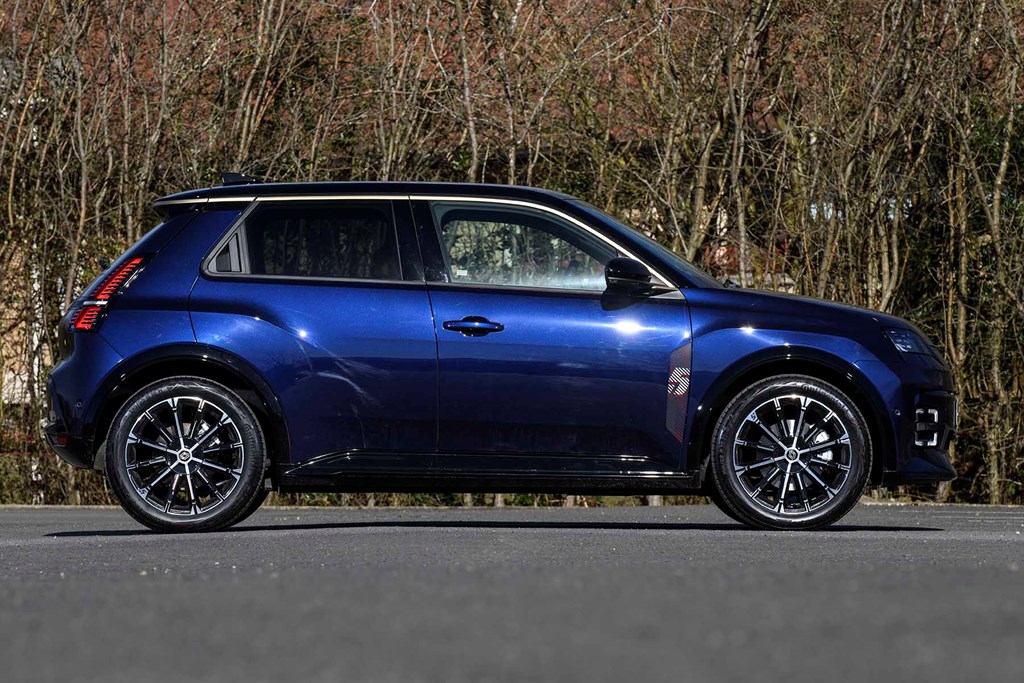 Renault 5 E-Tech (2025) boot space & practicality